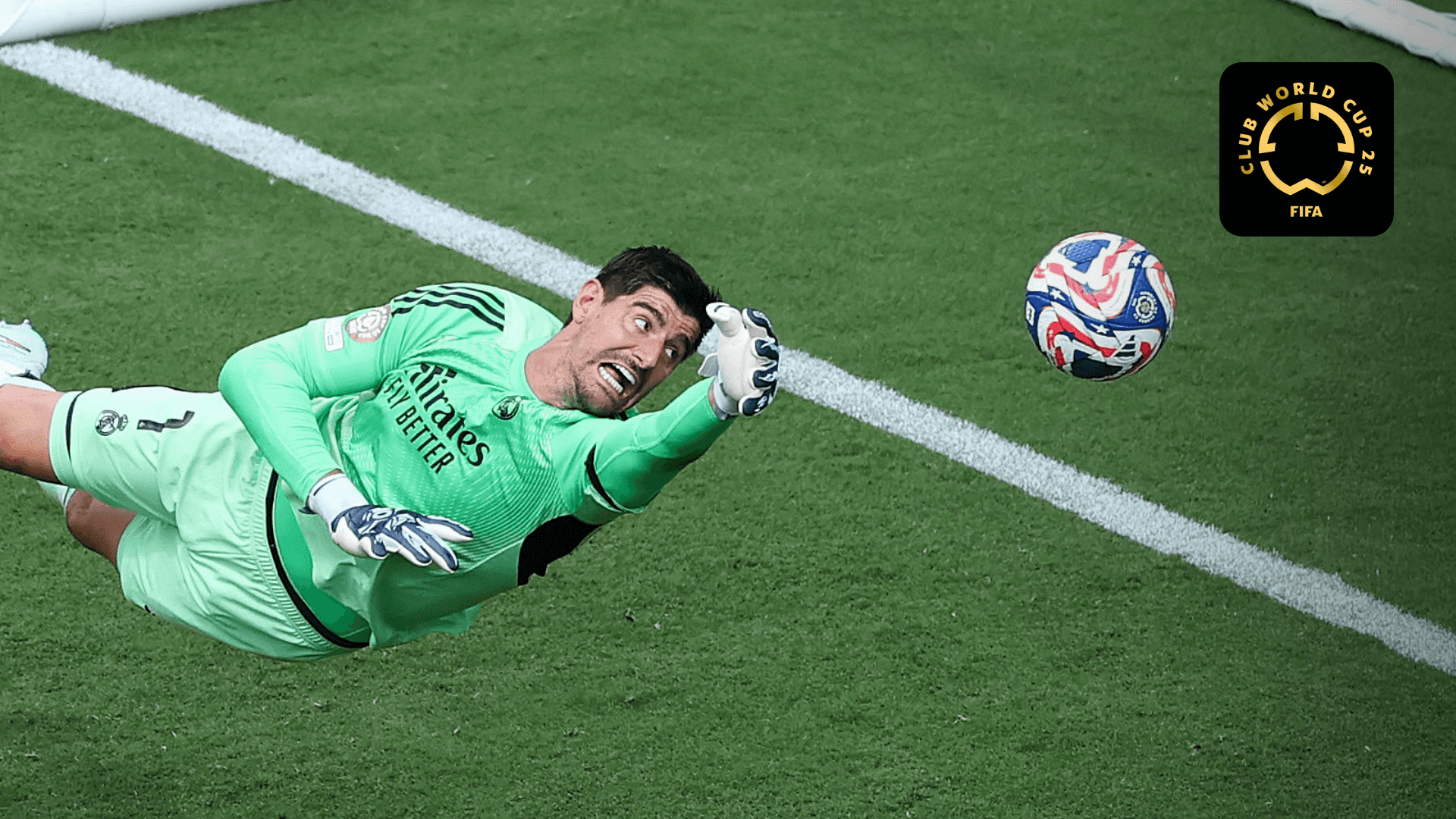 شاهد كورتوا يضمن الفوز لريال مدريد بعشرة لاعبين على الإنترنت | DAZN DZ