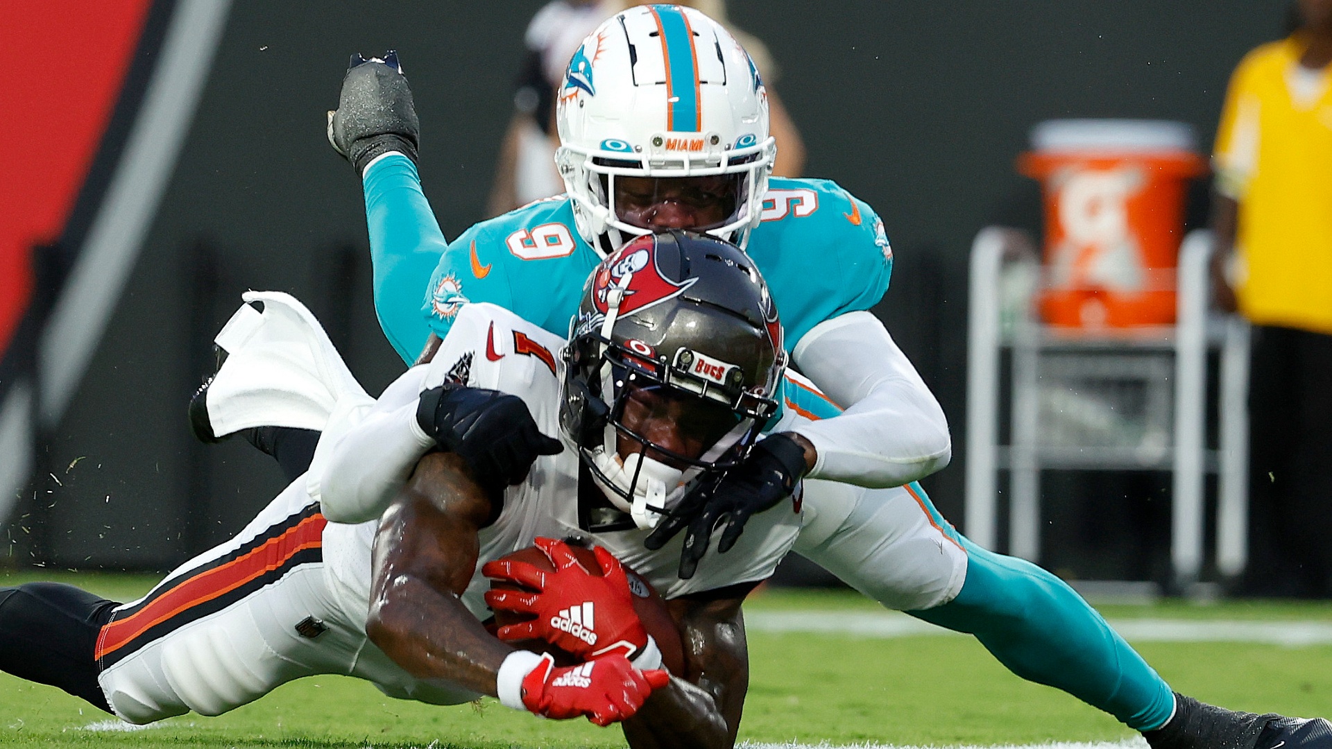 Regarder Dolphins @ Buccaneers en Direct Live | DAZN CA