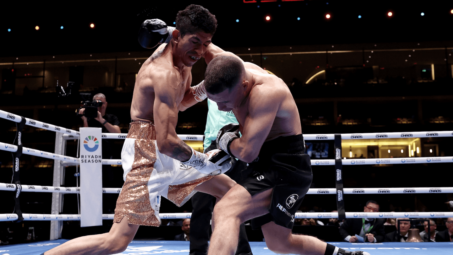 Watch Vargas vs. Ball: Full Fight Online | DAZN GB