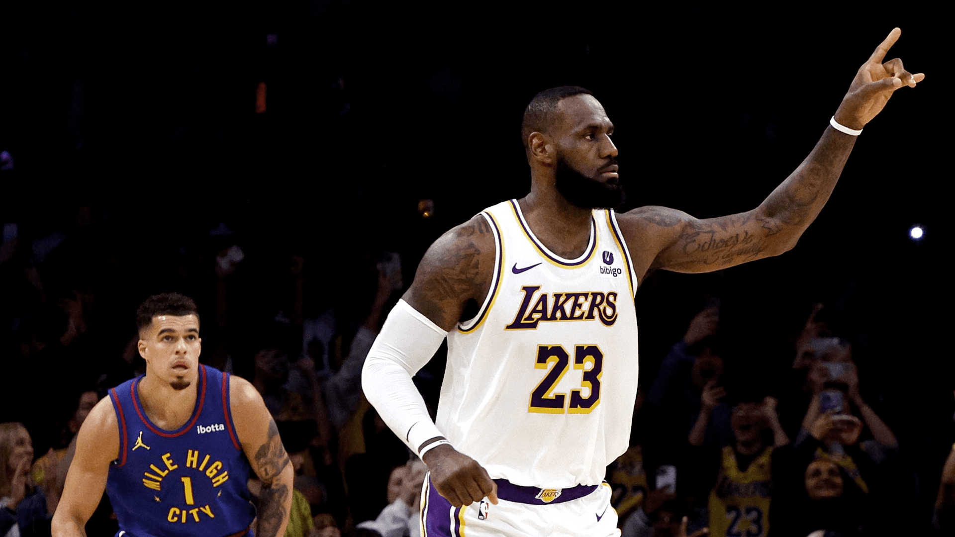 Kijk LeBron James: Mic’d Up tijdens een recordnacht Stream Online | DAZN BE