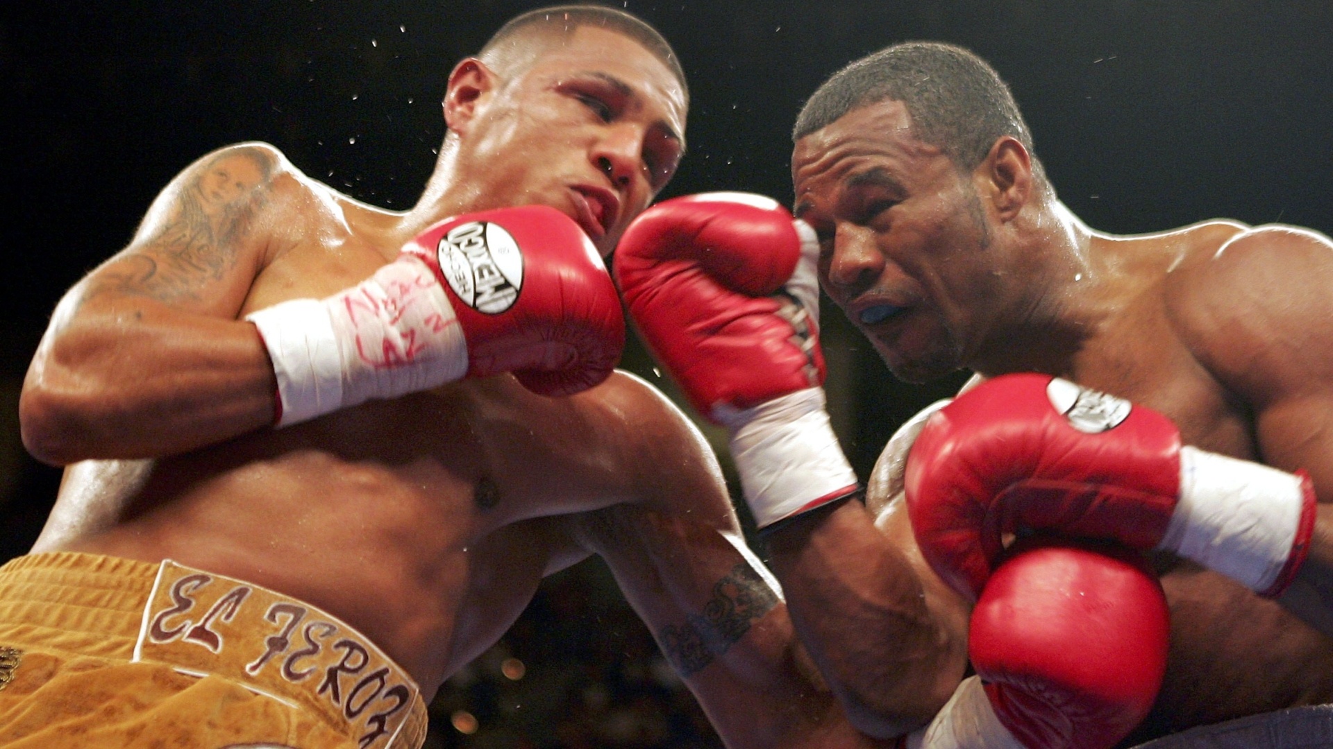 Watch S. Mosley vs. F. Vargas (2006) Online | DAZN AT