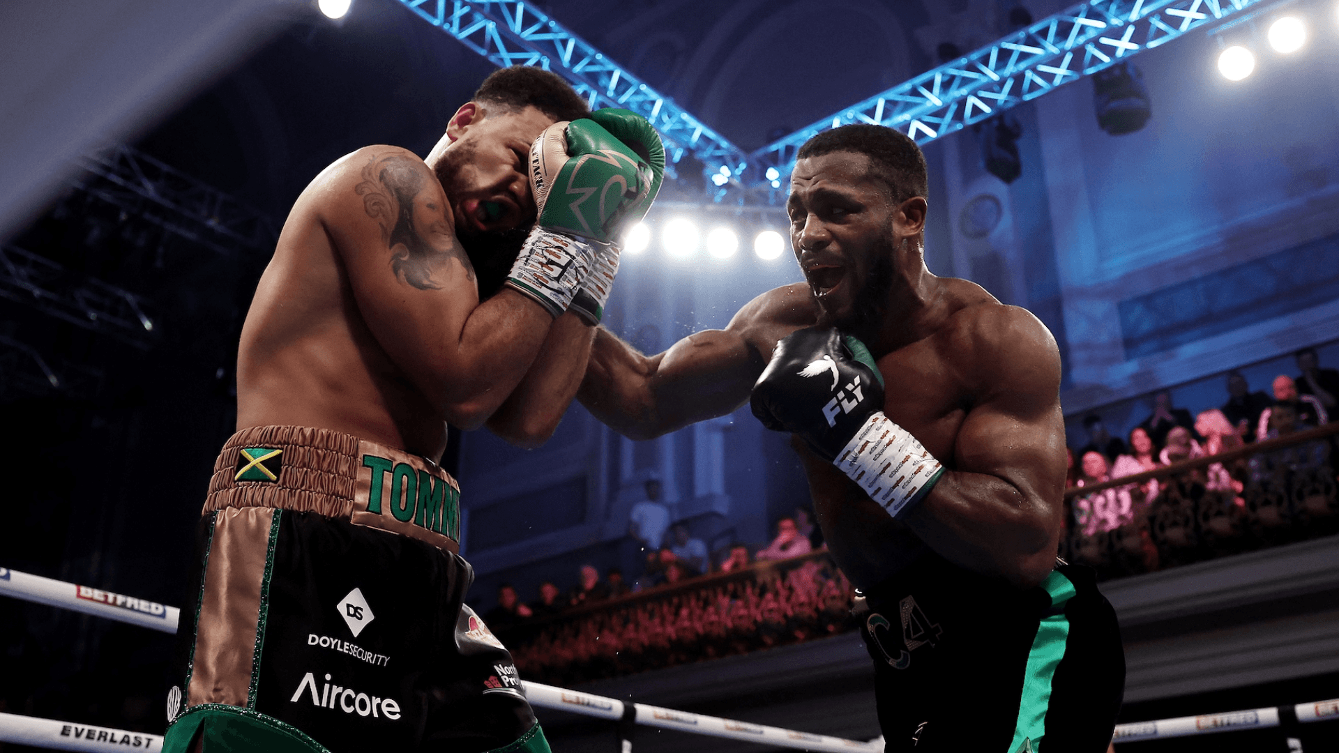 Watch Clarke vs. McCarthy: Full Fight Online | DAZN JP