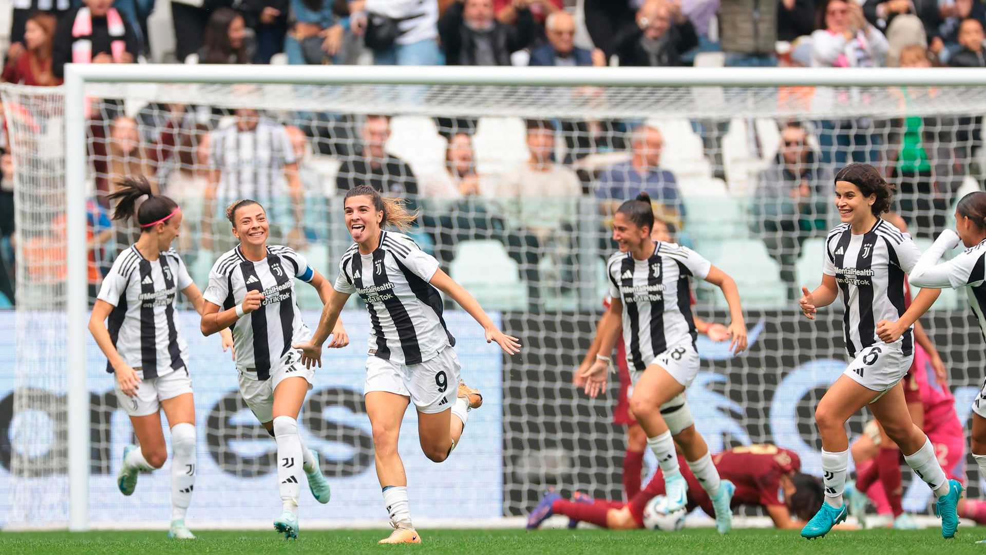 Watch Women's Football Live Stream | DAZN AU