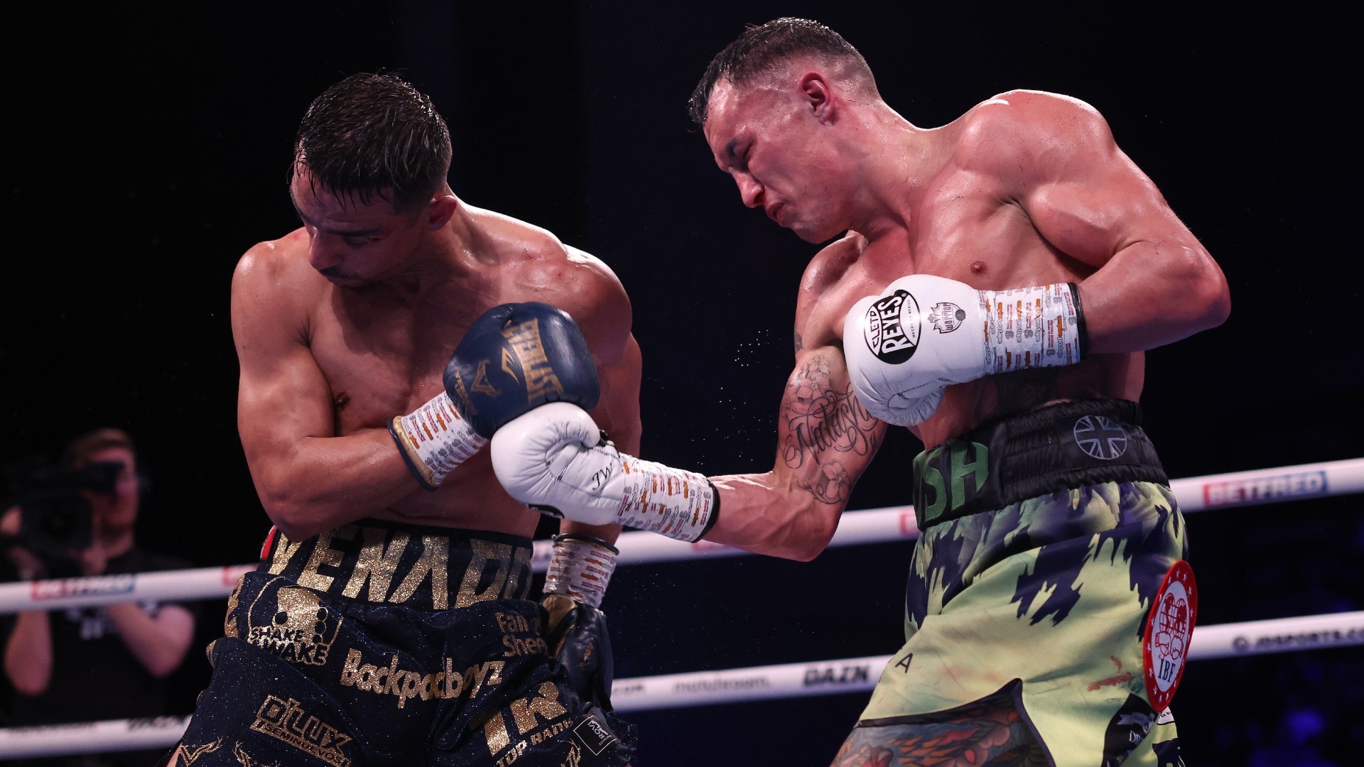 شاهد Warrington vs. Lopez (2022) على الإنترنت | DAZN PS