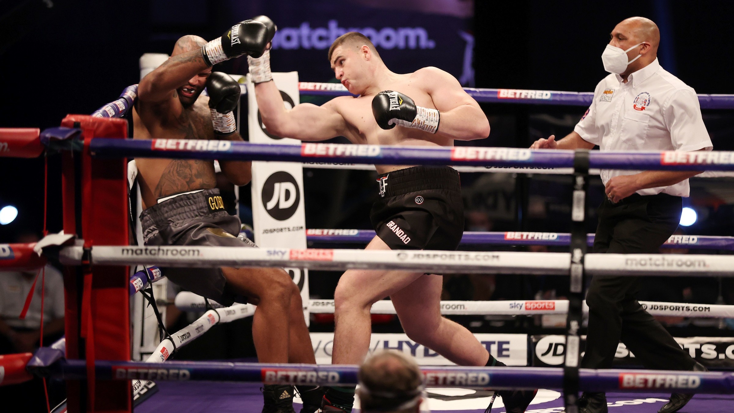 شاهد Fisher vs. Gordon (2021) على الإنترنت | DAZN KW