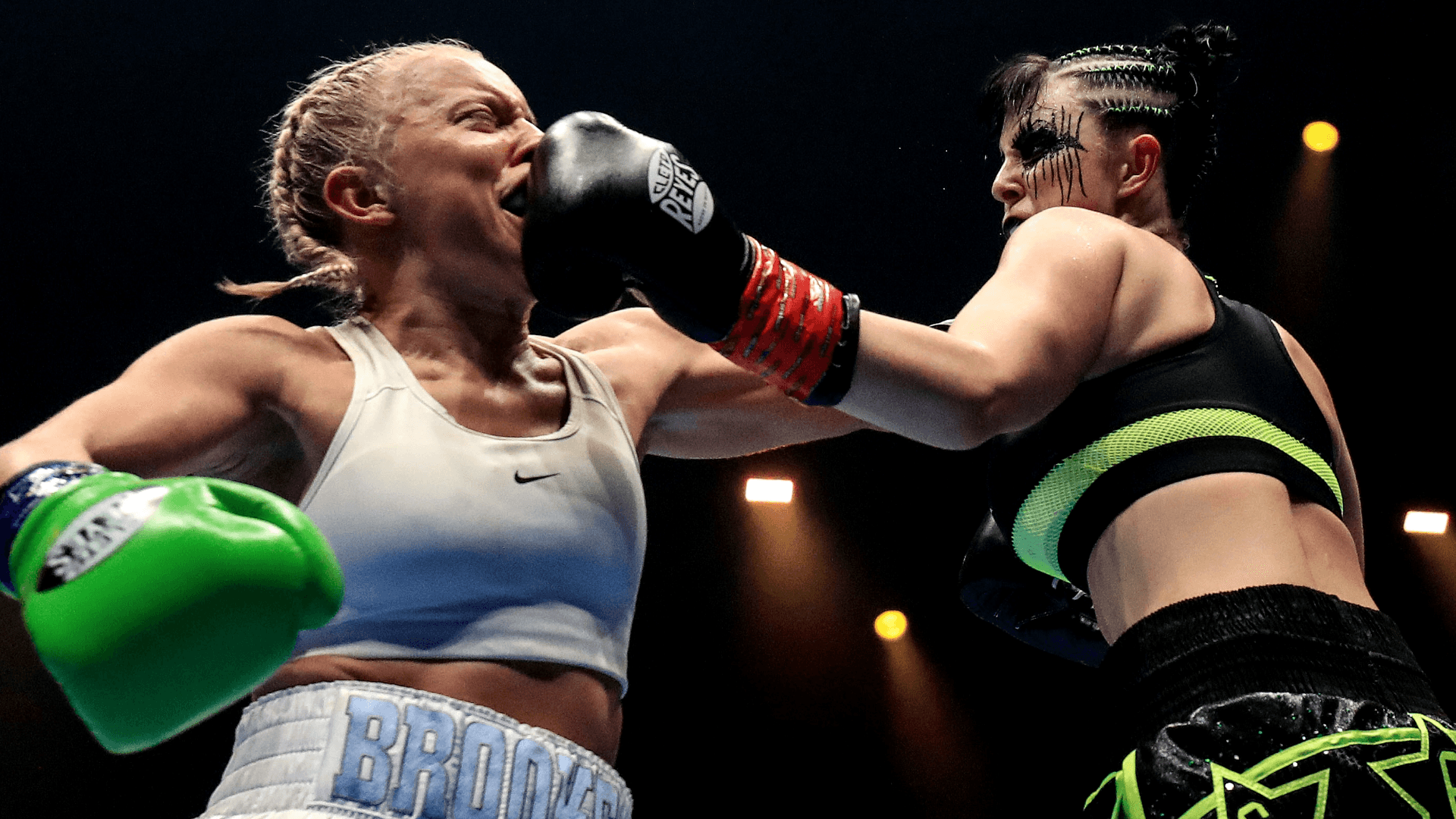 Watch 6ar6ie6 vs. Emily Brooke: Full Fight Online | DAZN CA