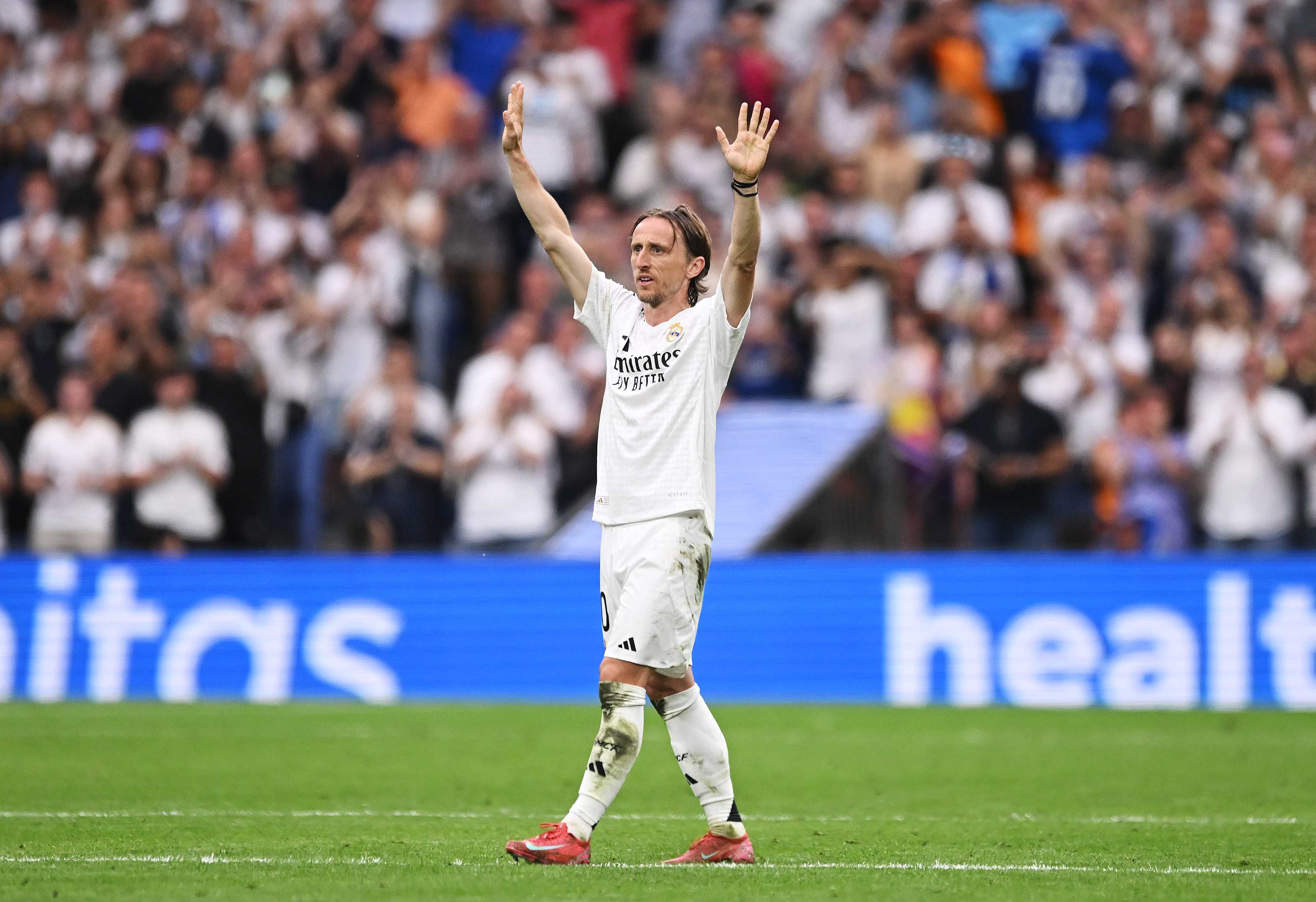 Watch Luka Modric says goodbye to the Santiago Bernabéu Online | DAZN PT