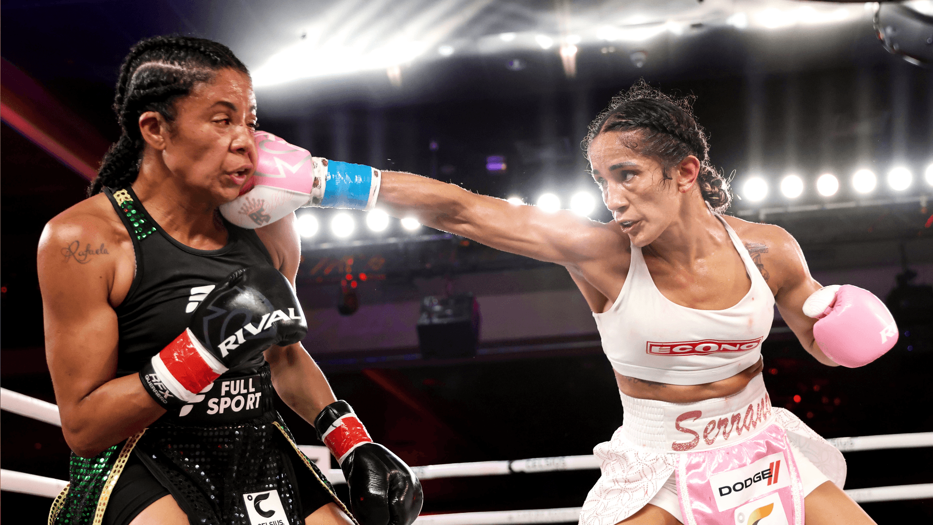 セラーノ vs ラモス : WBA・IBF・WBO 女子世界フェザー級タイトルマッチ を配信 | DAZN JP